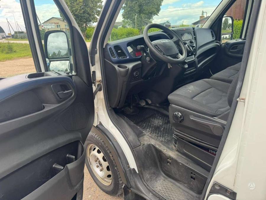 White Iveco Daily 2017 in Taurage, with an engine capacity of 2.30 L and mileage of 265 thousand km for 8000 €, photo 13 on AUTOMOTO.COM.LV