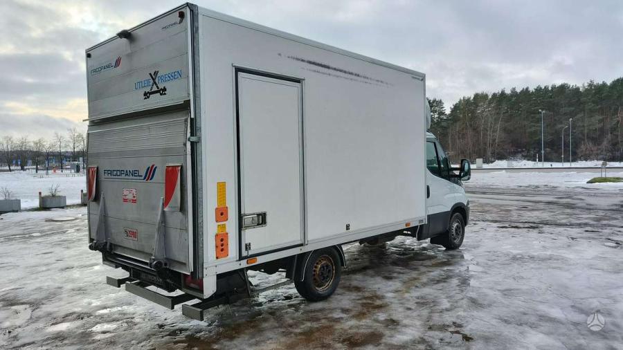 White Iveco Daily 2017 in Alytus, with an engine capacity of 2.29 L and mileage of 512 thousand km for 5800 €, photo 8 on AUTOMOTO.COM.LV