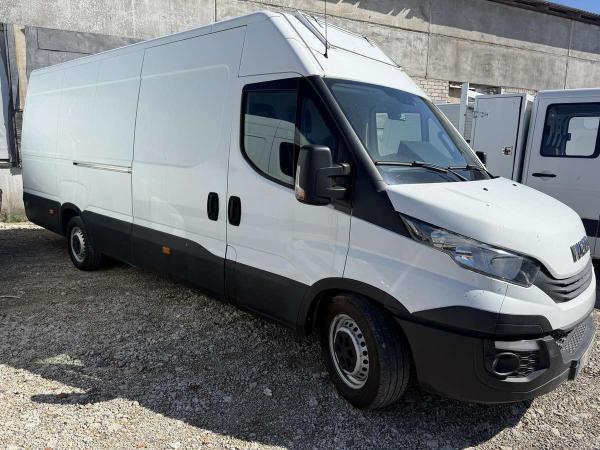 White Iveco Daily 2017 in Kaunas, with an engine capacity of 3.00 L and mileage of 456 thousand km for 7400 €, photo 1 on AUTOMOTO.COM.LV