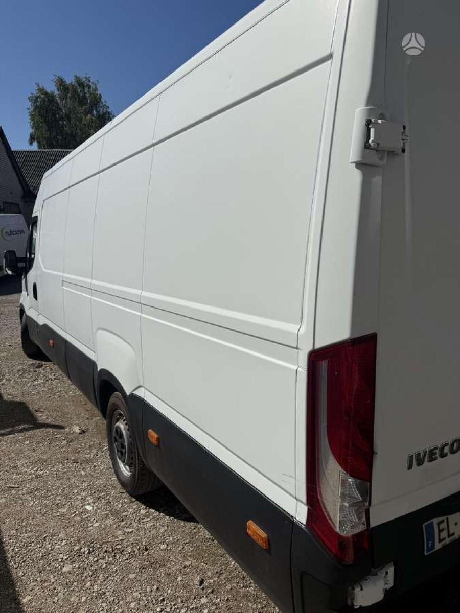White Iveco Daily 2017 in Kaunas, with an engine capacity of 3.00 L and mileage of 456 thousand km for 7400 €, photo 3 on AUTOMOTO.COM.LV