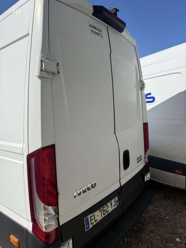 White Iveco Daily 2017 in Kaunas, with an engine capacity of 3.00 L and mileage of 456 thousand km for 7400 €, photo 5 on AUTOMOTO.COM.LV