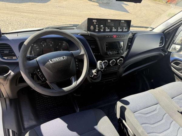 White Iveco Daily 2017 in Kaunas, with an engine capacity of 3.00 L and mileage of 456 thousand km for 7400 €, photo 6 on AUTOMOTO.COM.LV