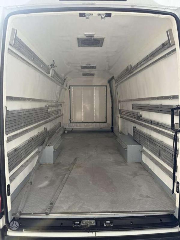 White Iveco Daily 2017 in Kaunas, with an engine capacity of 3.00 L and mileage of 456 thousand km for 7400 €, photo 9 on AUTOMOTO.COM.LV