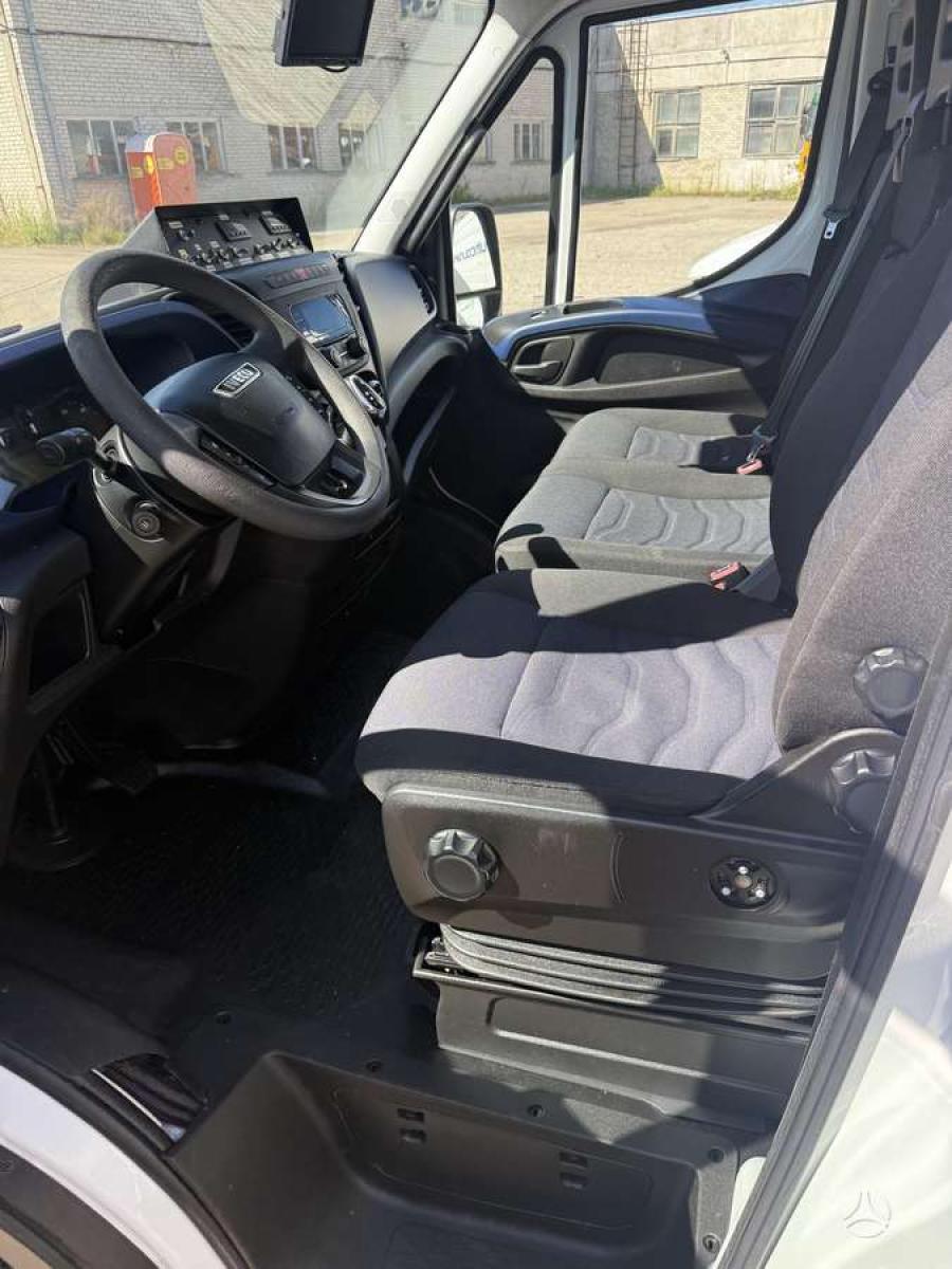 White Iveco Daily 2017 in Kaunas, with an engine capacity of 3.00 L and mileage of 456 thousand km for 7400 €, photo 12 on AUTOMOTO.COM.LV