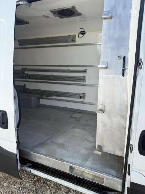 White Iveco Daily 2017 in Kaunas, with an engine capacity of 3.00 L and mileage of 456 thousand km for 7400 €, photo 13 on AUTOMOTO.COM.LV
