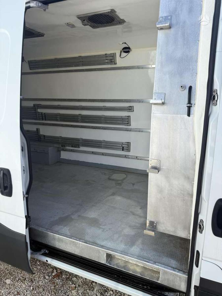 White Iveco Daily 2017 in Kaunas, with an engine capacity of 3.00 L and mileage of 456 thousand km for 7400 €, photo 13 on AUTOMOTO.COM.LV