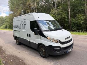 White Iveco Daily 2017 in Kaunas, with an engine capacity of 2.30 L and mileage of 221 thousand km for 7300 €, photo 4 on AUTOMOTO.COM.LV