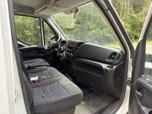 White Iveco Daily 2017 in Kaunas, with an engine capacity of 2.30 L and mileage of 221 thousand km for 7300 €, photo 8 on AUTOMOTO.COM.LV