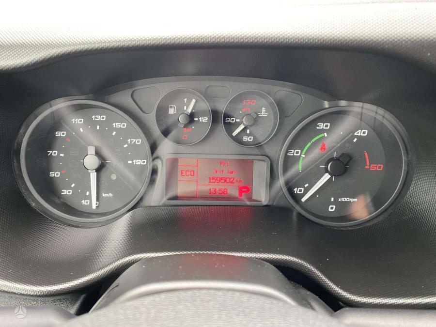 Balts Iveco Daily 2017 Tauragė, ar dzinēja tilpumu 2.29 L un nobraukumu 159 tūkst. km par 11900 €, foto 8 vietnē AUTOMOTO.COM.LV