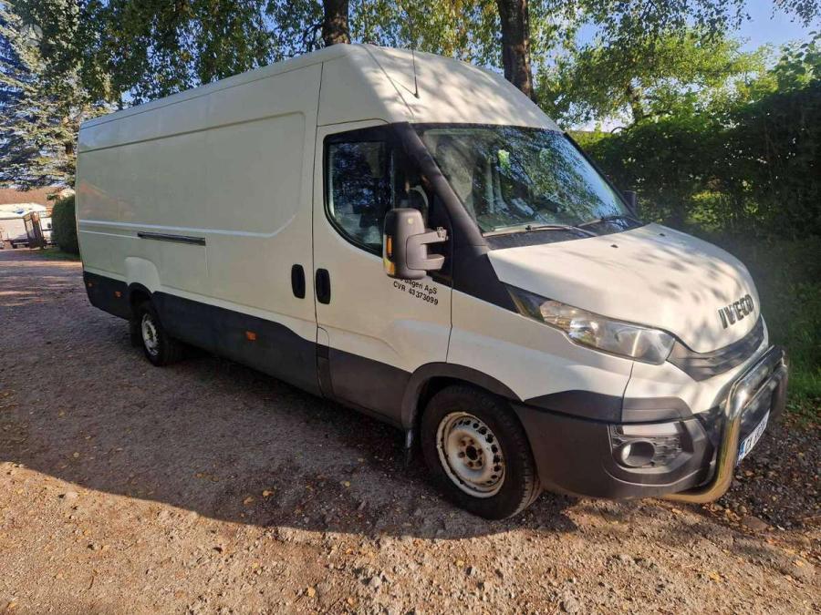White Iveco Daily 2017 in Taurage, with an engine capacity of 2.30 L and mileage of 363 thousand km for 7950 €, photo 4 on AUTOMOTO.COM.LV