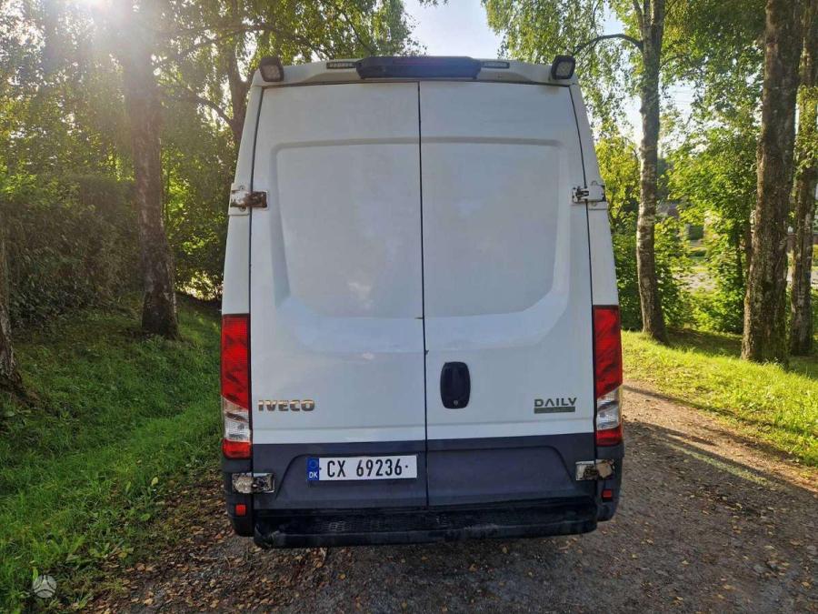 White Iveco Daily 2017 in Taurage, with an engine capacity of 2.30 L and mileage of 363 thousand km for 7950 €, photo 6 on AUTOMOTO.COM.LV