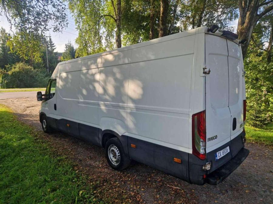 White Iveco Daily 2017 in Taurage, with an engine capacity of 2.30 L and mileage of 363 thousand km for 7950 €, photo 7 on AUTOMOTO.COM.LV