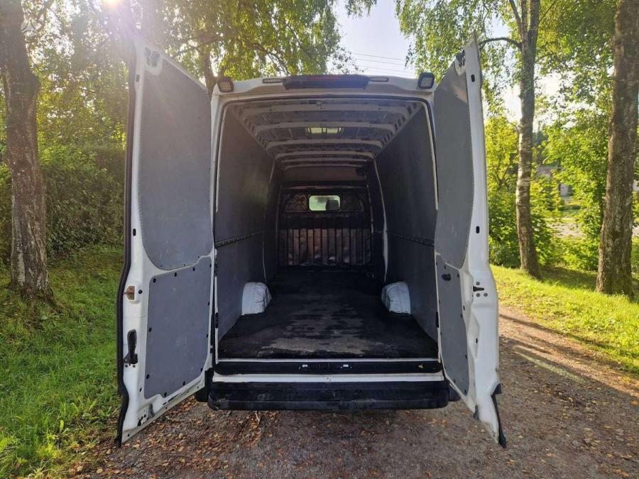 White Iveco Daily 2017 in Taurage, with an engine capacity of 2.30 L and mileage of 363 thousand km for 7950 €, photo 8 on AUTOMOTO.COM.LV