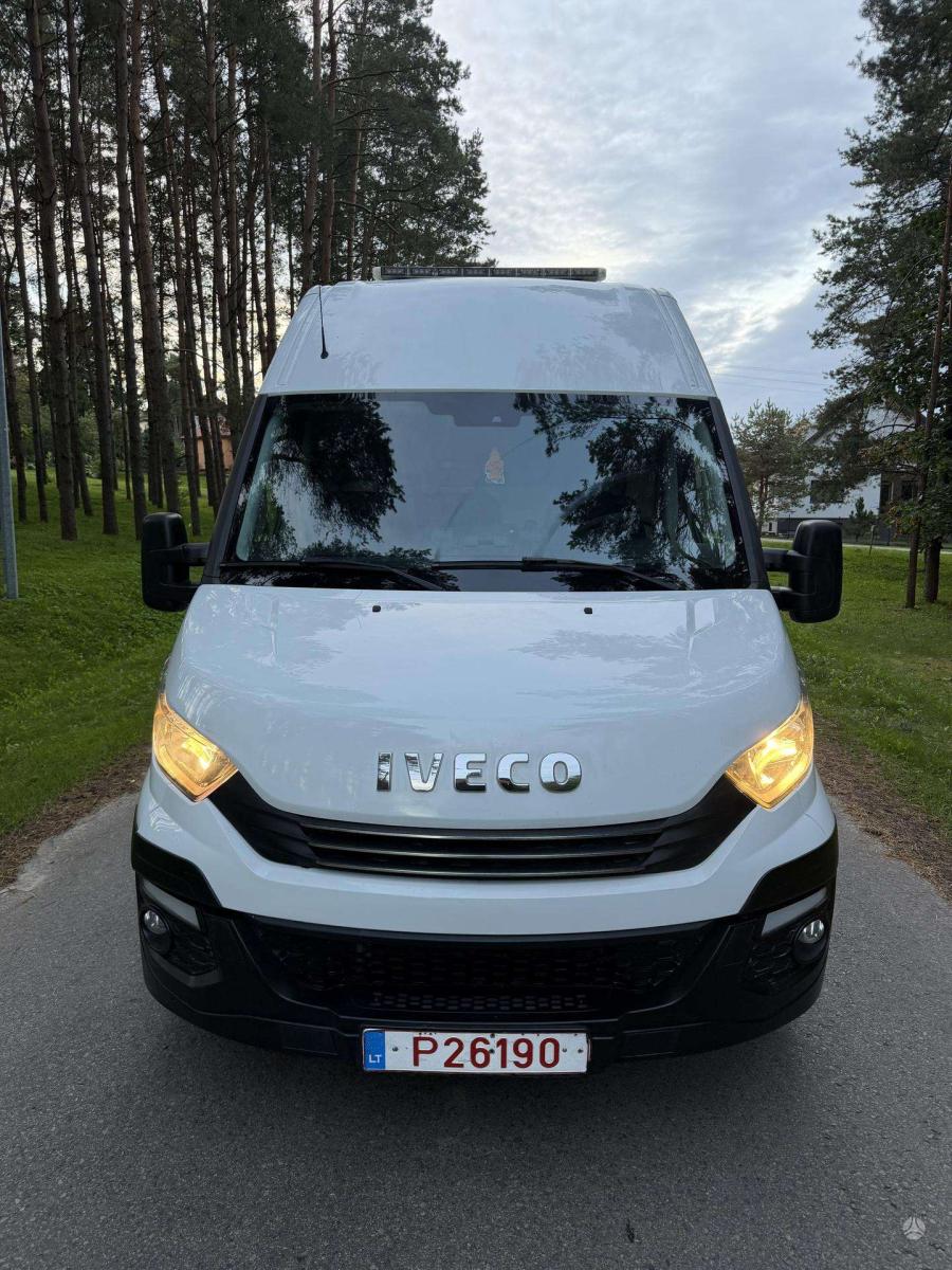 White Iveco Daily 2017 in Skaudvile, with an engine capacity of 2.29 L and mileage of 250 thousand km for 9600 €, photo 4 on AUTOMOTO.COM.LV