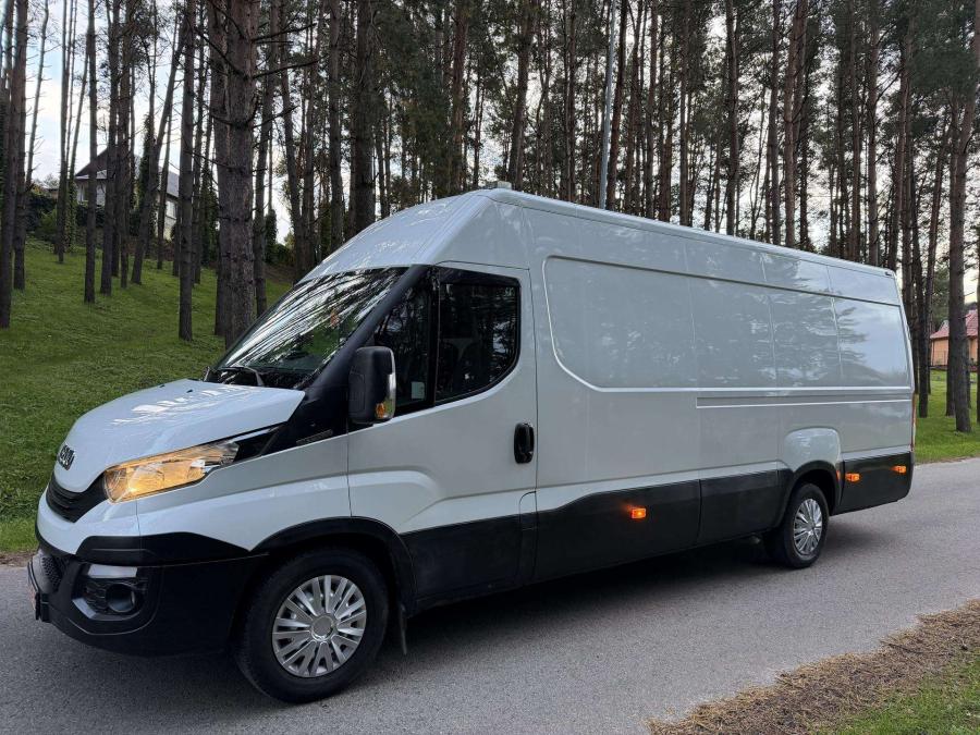 White Iveco Daily 2017 in Skaudvile, with an engine capacity of 2.29 L and mileage of 250 thousand km for 9600 €, photo 5 on AUTOMOTO.COM.LV