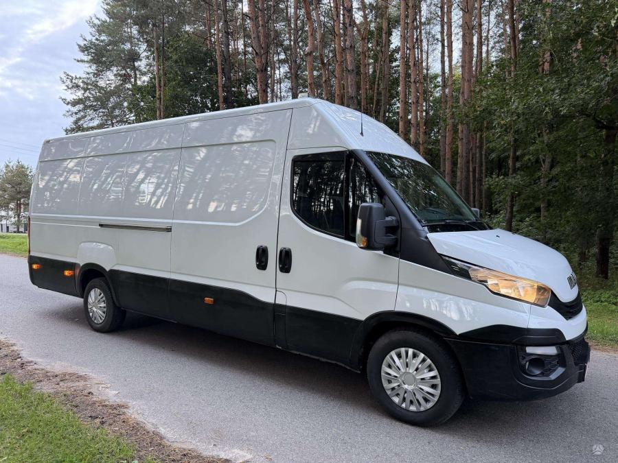 White Iveco Daily 2017 in Skaudvile, with an engine capacity of 2.29 L and mileage of 250 thousand km for 9600 €, photo 6 on AUTOMOTO.COM.LV