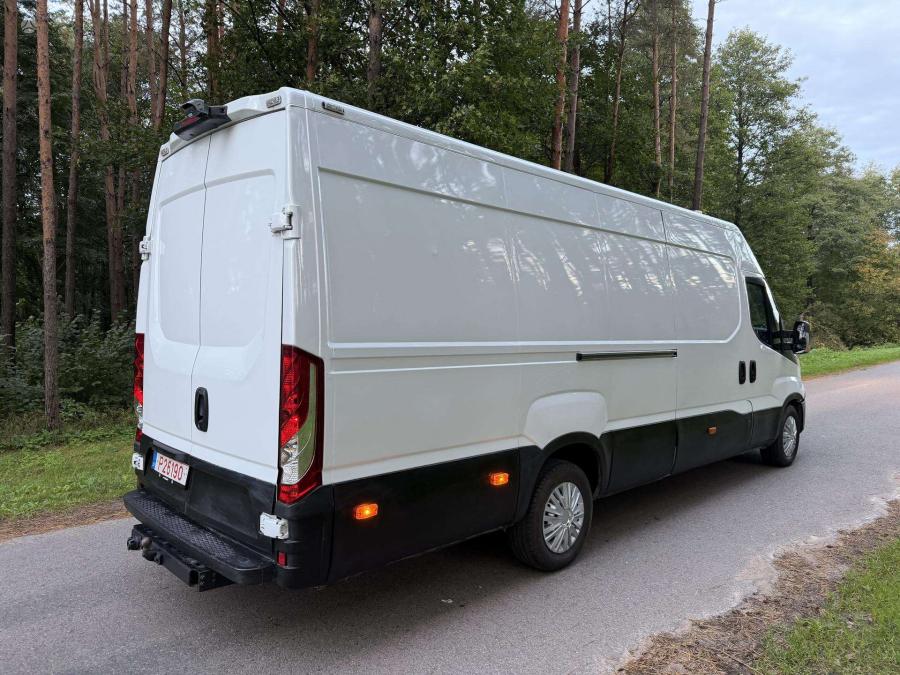 White Iveco Daily 2017 in Skaudvile, with an engine capacity of 2.29 L and mileage of 250 thousand km for 9600 €, photo 7 on AUTOMOTO.COM.LV