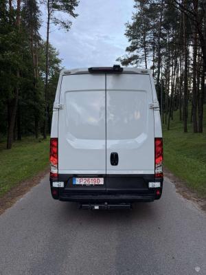 White Iveco Daily 2017 in Skaudvile, with an engine capacity of 2.29 L and mileage of 250 thousand km for 9600 €, photo 8 on AUTOMOTO.COM.LV