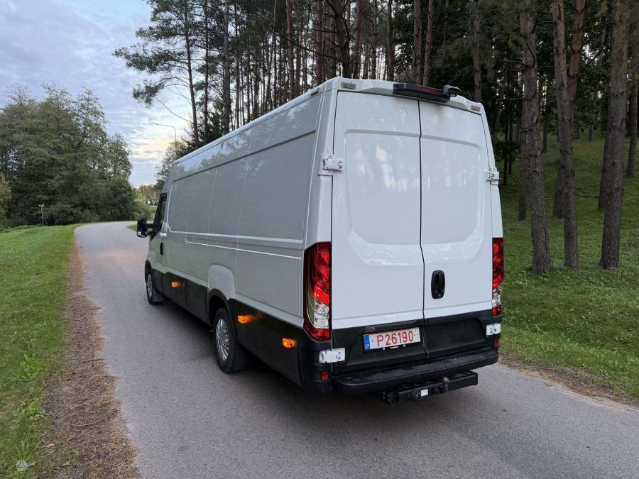 White Iveco Daily 2017 in Skaudvile, with an engine capacity of 2.29 L and mileage of 250 thousand km for 9600 €, photo 9 on AUTOMOTO.COM.LV