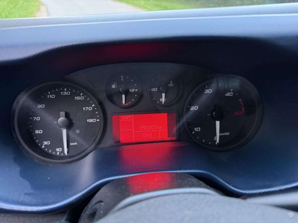 White Iveco Daily 2017 in Skaudvile, with an engine capacity of 2.29 L and mileage of 250 thousand km for 9600 €, photo 10 on AUTOMOTO.COM.LV