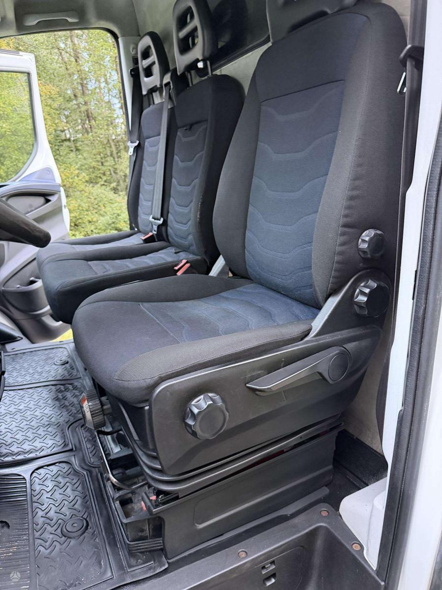 White Iveco Daily 2017 in Skaudvile, with an engine capacity of 2.29 L and mileage of 250 thousand km for 9600 €, photo 12 on AUTOMOTO.COM.LV