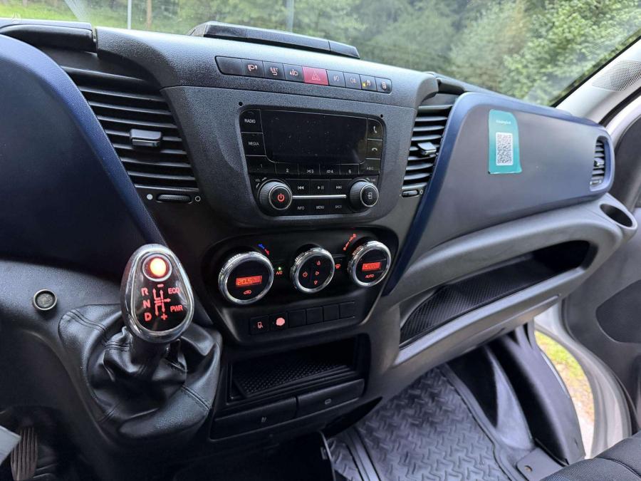 White Iveco Daily 2017 in Skaudvile, with an engine capacity of 2.29 L and mileage of 250 thousand km for 9600 €, photo 14 on AUTOMOTO.COM.LV