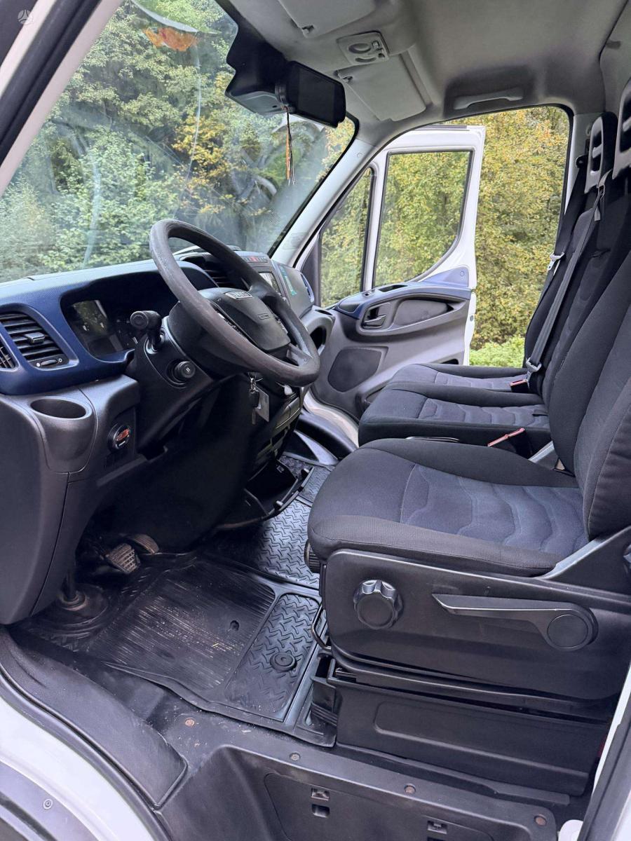 White Iveco Daily 2017 in Skaudvile, with an engine capacity of 2.29 L and mileage of 250 thousand km for 9600 €, photo 15 on AUTOMOTO.COM.LV