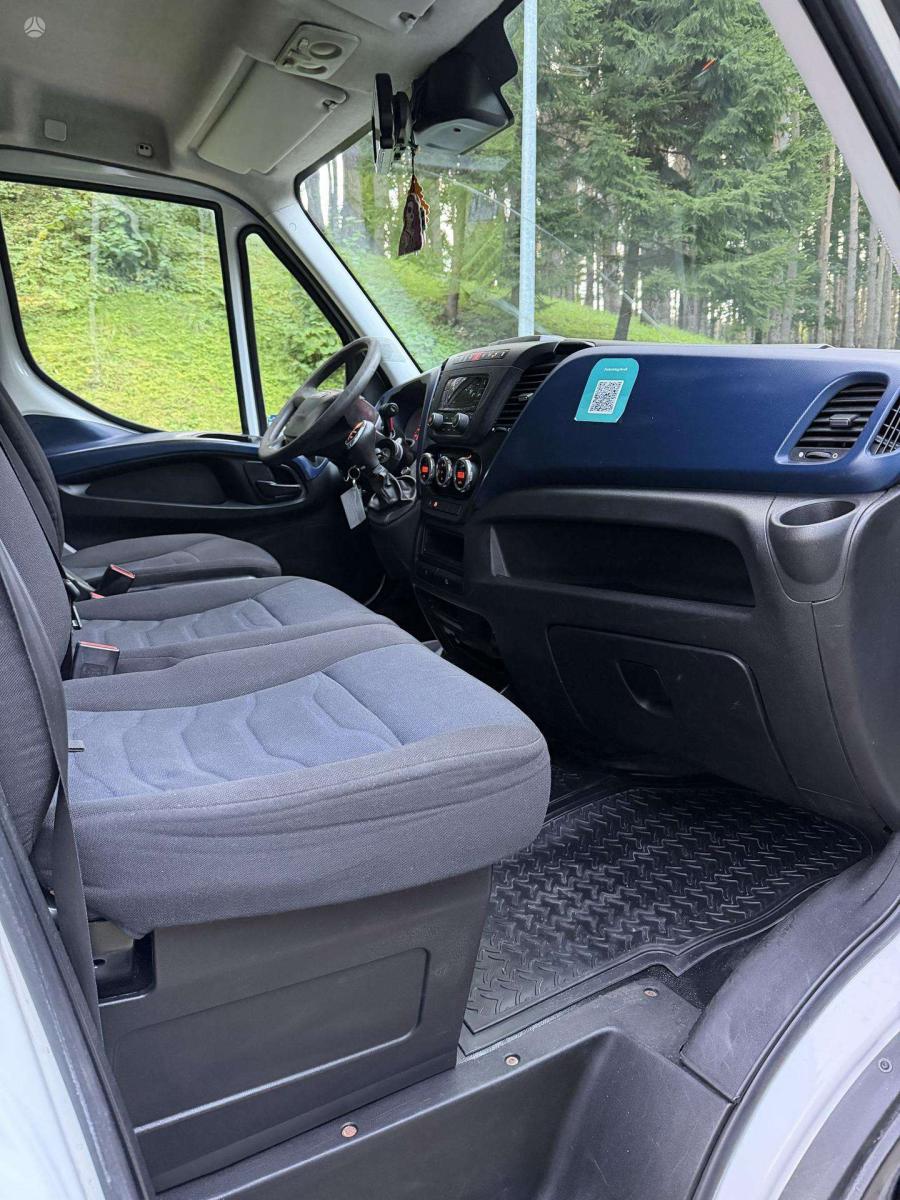 White Iveco Daily 2017 in Skaudvile, with an engine capacity of 2.29 L and mileage of 250 thousand km for 9600 €, photo 16 on AUTOMOTO.COM.LV