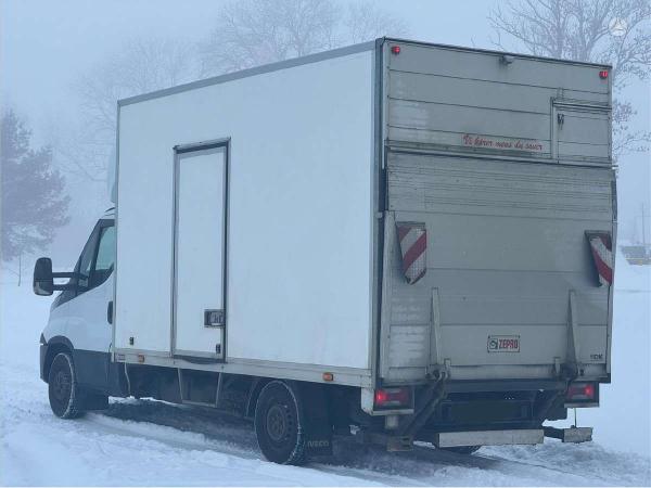 White Iveco Daily 2018 in Taurage, with an engine capacity of 3.00 L and mileage of 290 thousand km for 9500 €, photo 2 on AUTOMOTO.COM.LV