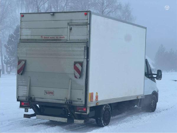 White Iveco Daily 2018 in Taurage, with an engine capacity of 3.00 L and mileage of 290 thousand km for 9500 €, photo 5 on AUTOMOTO.COM.LV