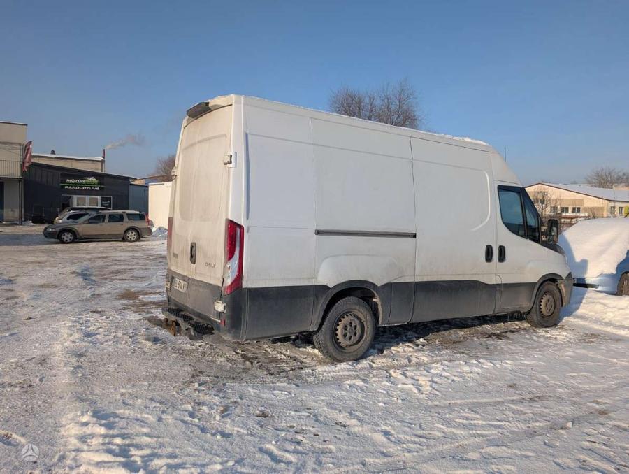 White Iveco Daily 2018 in Utena, with an engine capacity of 2.30 L and mileage of 249 thousand km for 9750 €, photo 4 on AUTOMOTO.COM.LV