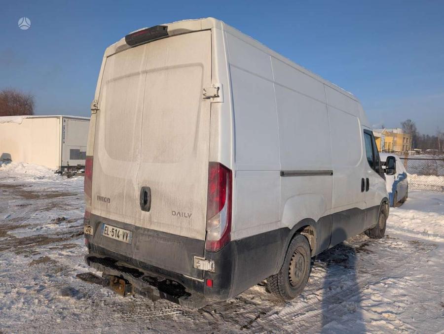 White Iveco Daily 2018 in Utena, with an engine capacity of 2.30 L and mileage of 249 thousand km for 9750 €, photo 5 on AUTOMOTO.COM.LV