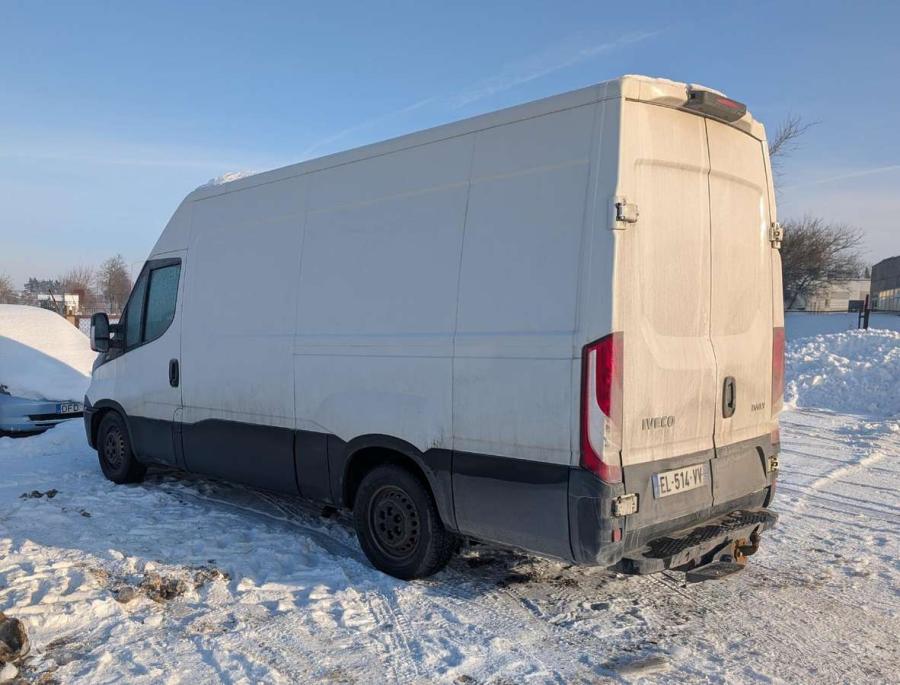 White Iveco Daily 2018 in Utena, with an engine capacity of 2.30 L and mileage of 249 thousand km for 9750 €, photo 7 on AUTOMOTO.COM.LV