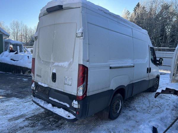 White Iveco Daily 2018 in Vilnius, with an engine capacity of 3.00 L and mileage of 110 thousand km for 5500 €, photo 4 on AUTOMOTO.COM.LV