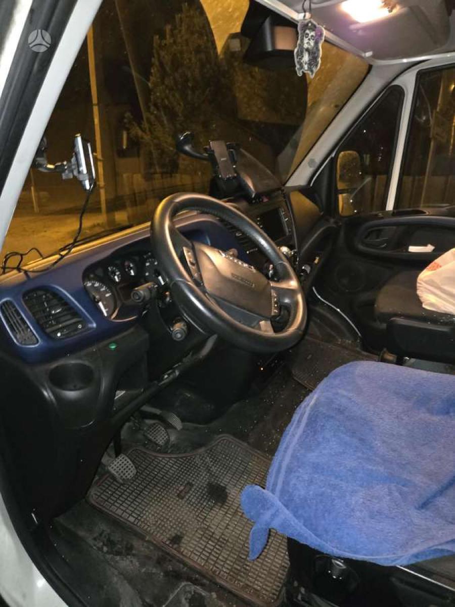 White Iveco Daily 2018 in Siauliai, with an engine capacity of 3.00 L and mileage of 640 thousand km for 12000 €, photo 3 on AUTOMOTO.COM.LV