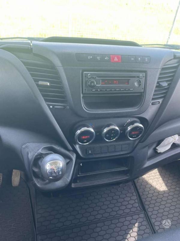 Balts Iveco Daily 2018 Kauņa, ar dzinēja tilpumu 3.00 L un nobraukumu 420 tūkst. km par 13500 €, foto 8 vietnē AUTOMOTO.COM.LV