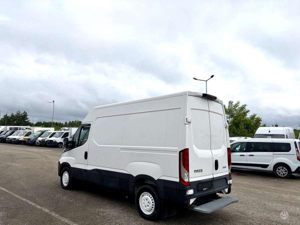 White Iveco Daily 2018 in Vilnius, with an engine capacity of 2.29 L and mileage of 170 thousand km for 10900 €, photo 7 on AUTOMOTO.COM.LV