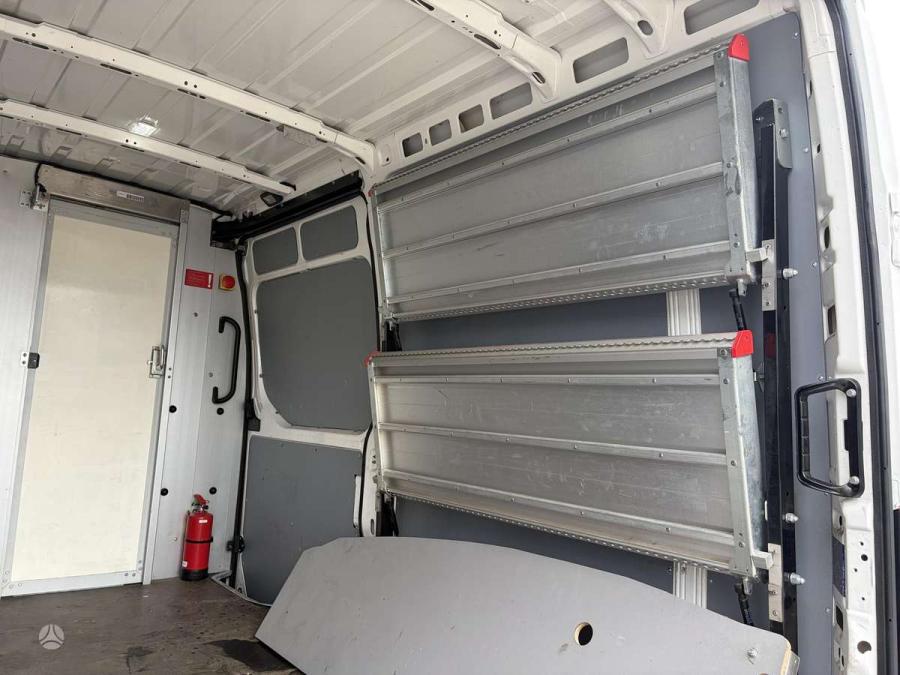 Balts Iveco Daily 2018 Viļņa, ar dzinēja tilpumu 2.29 L un nobraukumu 170 tūkst. km par 10900 €, foto 10 vietnē AUTOMOTO.COM.LV