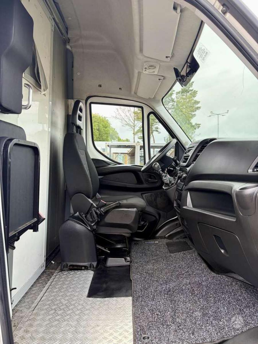 Balts Iveco Daily 2018 Viļņa, ar dzinēja tilpumu 2.29 L un nobraukumu 170 tūkst. km par 10900 €, foto 18 vietnē AUTOMOTO.COM.LV