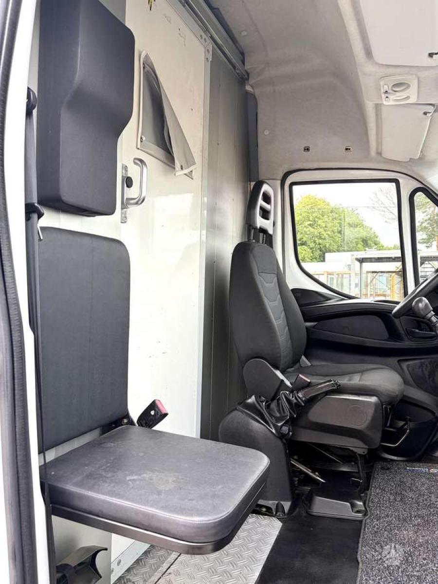 Balts Iveco Daily 2018 Viļņa, ar dzinēja tilpumu 2.29 L un nobraukumu 170 tūkst. km par 10900 €, foto 19 vietnē AUTOMOTO.COM.LV