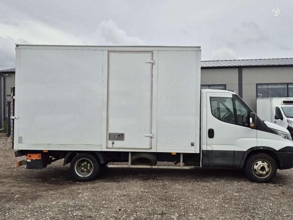 White Iveco Daily 2018 in Kaunas, with an engine capacity of 2.30 L and mileage of 141 thousand km for 10770 €, photo 3 on AUTOMOTO.COM.LV