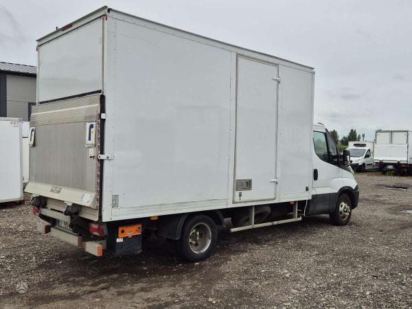 White Iveco Daily 2018 in Kaunas, with an engine capacity of 2.30 L and mileage of 141 thousand km for 10770 €, photo 4 on AUTOMOTO.COM.LV