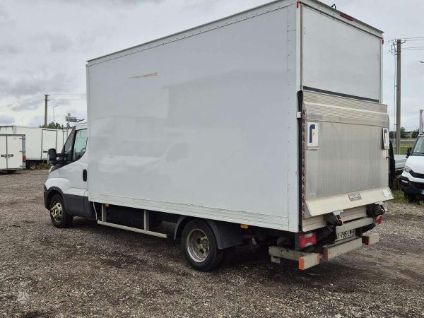 White Iveco Daily 2018 in Kaunas, with an engine capacity of 2.30 L and mileage of 141 thousand km for 10770 €, photo 5 on AUTOMOTO.COM.LV