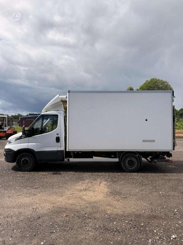 White Iveco Daily 2018 in Vilnius, with an engine capacity of 2.30 L and mileage of 387 thousand km for 7950 €, photo 1 on AUTOMOTO.COM.LV