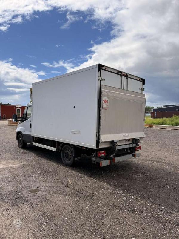 White Iveco Daily 2018 in Vilnius, with an engine capacity of 2.30 L and mileage of 387 thousand km for 7950 €, photo 6 on AUTOMOTO.COM.LV
