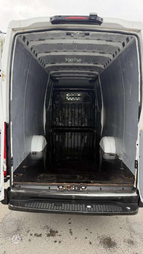 Iveco Daily 2018 Viļņa vietnē Balts Iveco Daily 2018 Viļņa, ar dzinēja tilpumu 2.30 L un nobraukumu 220 tūkst. km par 11979 €, foto 5 vietnē AUTOMOTO.COM.LV