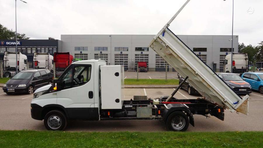 White Iveco Daily 2018 in Vilnius, with an engine capacity of 3.00 L and mileage of 224 thousand km for 14900 €, photo 9 on AUTOMOTO.COM.LV