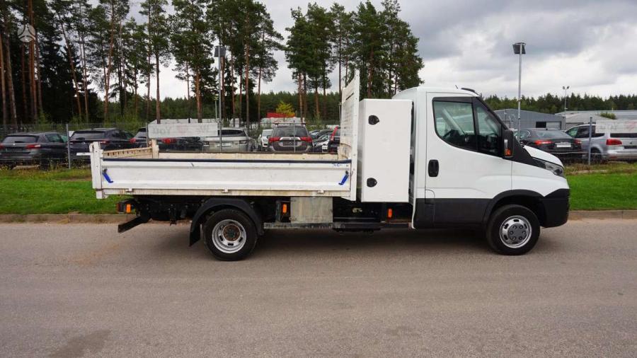 White Iveco Daily 2018 in Vilnius, with an engine capacity of 3.00 L and mileage of 224 thousand km for 14900 €, photo 17 on AUTOMOTO.COM.LV