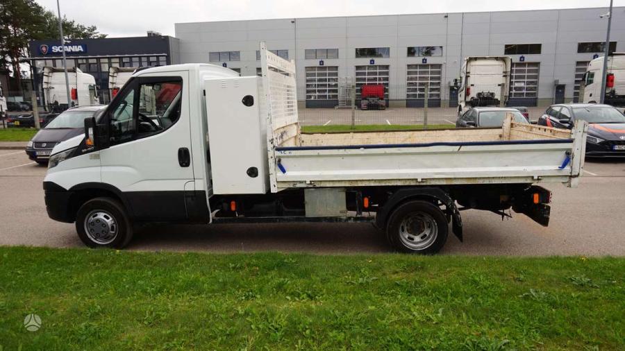 White Iveco Daily 2018 in Vilnius, with an engine capacity of 3.00 L and mileage of 224 thousand km for 14900 €, photo 22 on AUTOMOTO.COM.LV