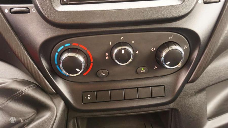 White Iveco Daily 2018 in Vilnius, with an engine capacity of 3.00 L and mileage of 224 thousand km for 14900 €, photo 29 on AUTOMOTO.COM.LV